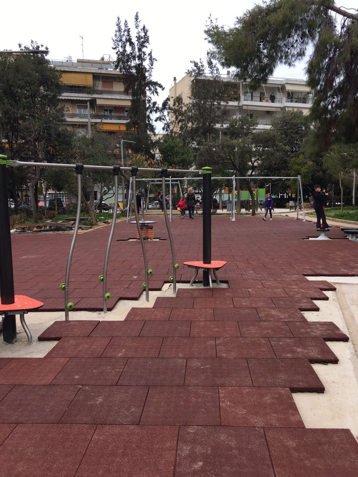 Πλατεία Μερκάτη – Άμεση παράδοση με ασφάλεια στα παιδιά | ΛΑΪΚΗ ...
